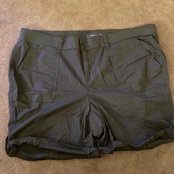 torrid | Shorts | Torrid Army Green Cuff Bottom Cargo Shorts Plus Size ...